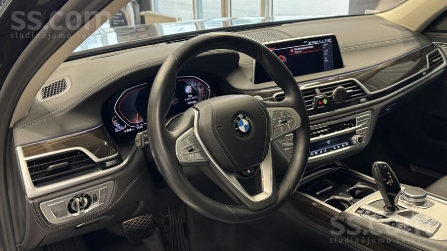Grey BMW 740 2021 in Riga, with an engine capacity of 3.00 L and mileage of 121 thousand km for 41990 €, photo 22 on AUTOMOTO.COM.LV
