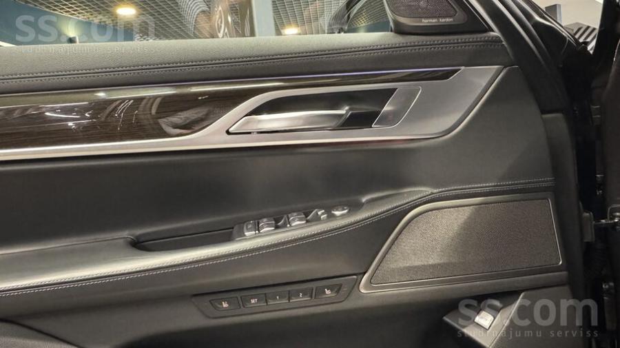 Grey BMW 740 2021 in Riga, with an engine capacity of 3.00 L and mileage of 121 thousand km for 41990 €, photo 27 on AUTOMOTO.COM.LV