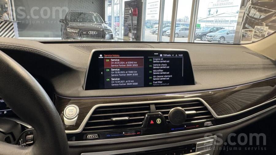 Grey BMW 740 2021 in Riga, with an engine capacity of 3.00 L and mileage of 121 thousand km for 41990 €, photo 30 on AUTOMOTO.COM.LV