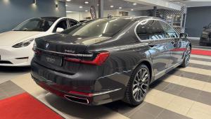 Grey BMW 740 2021 in Riga, with an engine capacity of 3.00 L and mileage of 121 thousand km for 41990 €, photo 5 on AUTOMOTO.COM.LV