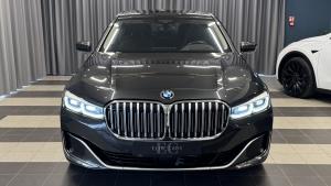 Grey BMW 740 2021 in Riga, with an engine capacity of 3.00 L and mileage of 121 thousand km for 41990 €, photo 8 on AUTOMOTO.COM.LV