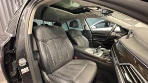Grey BMW 740 2021 in Riga, with an engine capacity of 3.00 L and mileage of 121 thousand km for 41990 €, photo 12 on AUTOMOTO.COM.LV