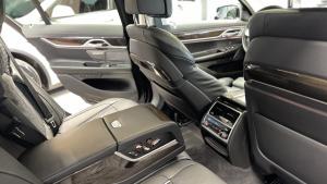 Grey BMW 740 2021 in Riga, with an engine capacity of 3.00 L and mileage of 121 thousand km for 41990 €, photo 15 on AUTOMOTO.COM.LV