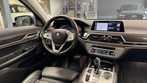 Grey BMW 740 2021 in Riga, with an engine capacity of 3.00 L and mileage of 121 thousand km for 41990 €, photo 17 on AUTOMOTO.COM.LV