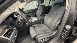 Grey BMW 740 2021 in Riga, with an engine capacity of 3.00 L and mileage of 121 thousand km for 41990 €, photo 22 on AUTOMOTO.COM.LV