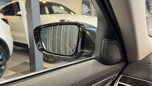 Grey BMW 740 2021 in Riga, with an engine capacity of 3.00 L and mileage of 121 thousand km for 41990 €, photo 30 on AUTOMOTO.COM.LV
