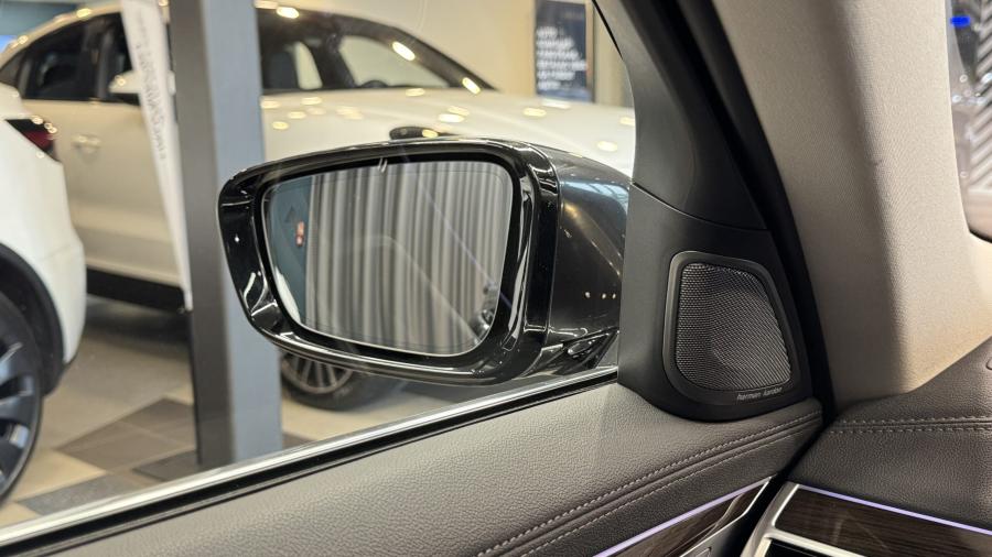 Grey BMW 740 2021 in Riga, with an engine capacity of 3.00 L and mileage of 121 thousand km for 41990 €, photo 30 on AUTOMOTO.COM.LV