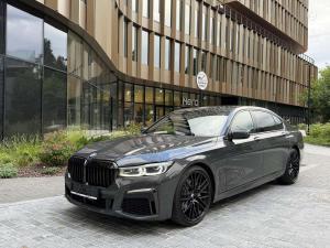 Pelēks BMW 740 2022 Viļņa, ar dzinēja tilpumu 3.00 L un nobraukumu 42 tūkst. km par 49800 €, foto  vietnē AUTOMOTO.COM.LV