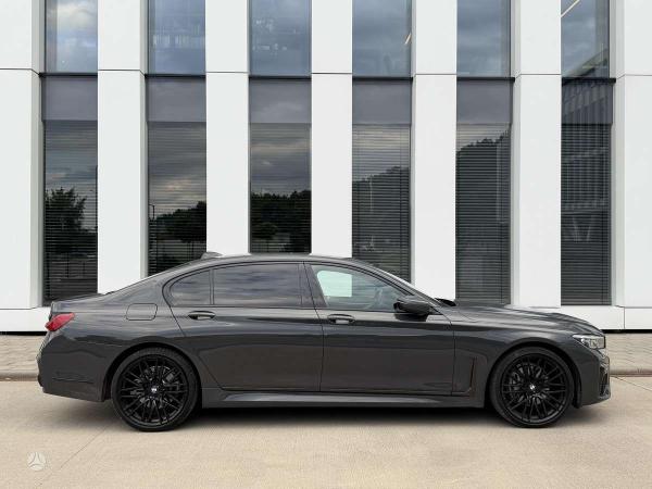 Pelēks BMW 740 2022 Viļņa, ar dzinēja tilpumu 3.00 L un nobraukumu 42 tūkst. km par 49800 €, foto 7 vietnē AUTOMOTO.COM.LV