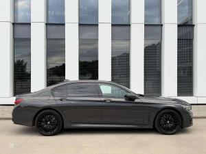 Pelēks BMW 740 2022 Viļņa, ar dzinēja tilpumu 3.00 L un nobraukumu 42 tūkst. km par 49800 €, foto 7 vietnē AUTOMOTO.COM.LV