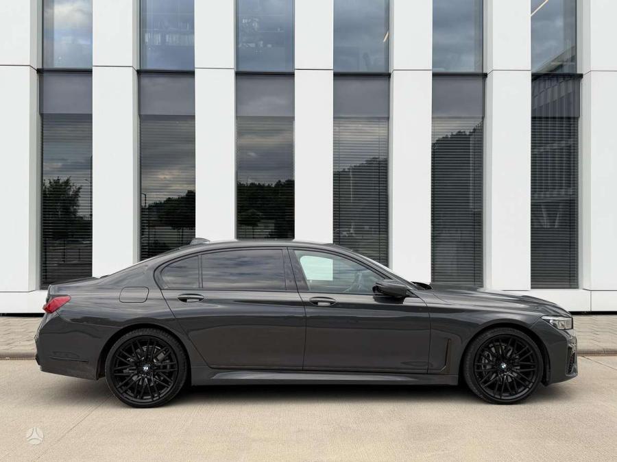 Pelēks BMW 740 2022 Viļņa, ar dzinēja tilpumu 3.00 L un nobraukumu 42 tūkst. km par 49800 €, foto 7 vietnē AUTOMOTO.COM.LV