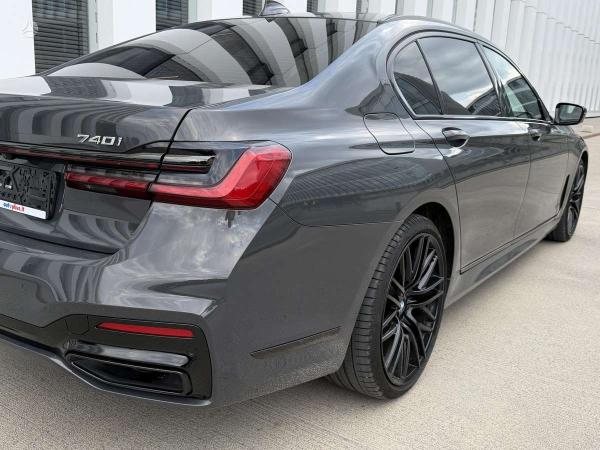 Pelēks BMW 740 2022 Viļņa, ar dzinēja tilpumu 3.00 L un nobraukumu 42 tūkst. km par 49800 €, foto 10 vietnē AUTOMOTO.COM.LV