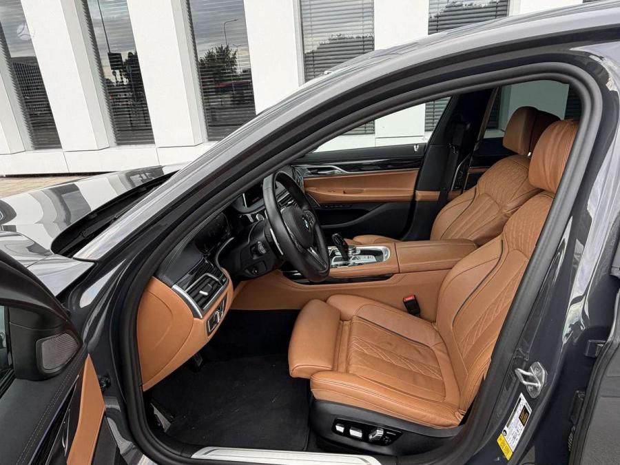 Pelēks BMW 740 2022 Viļņa, ar dzinēja tilpumu 3.00 L un nobraukumu 42 tūkst. km par 49800 €, foto 13 vietnē AUTOMOTO.COM.LV