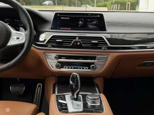Pelēks BMW 740 2022 Viļņa, ar dzinēja tilpumu 3.00 L un nobraukumu 42 tūkst. km par 49800 €, foto 16 vietnē AUTOMOTO.COM.LV