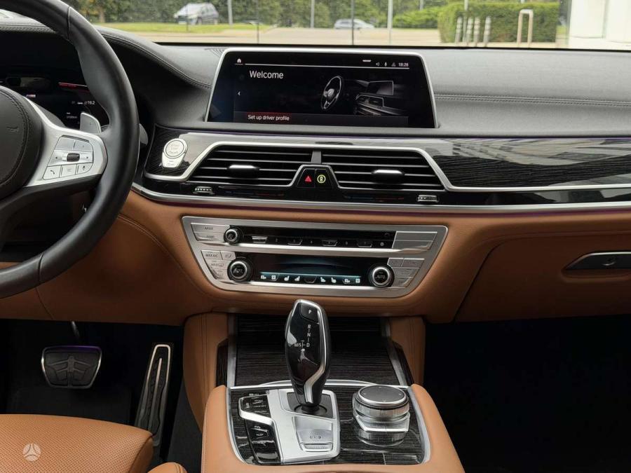 Pelēks BMW 740 2022 Viļņa, ar dzinēja tilpumu 3.00 L un nobraukumu 42 tūkst. km par 49800 €, foto 16 vietnē AUTOMOTO.COM.LV