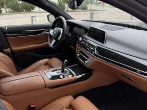 Pelēks BMW 740 2022 Viļņa, ar dzinēja tilpumu 3.00 L un nobraukumu 42 tūkst. km par 49800 €, foto 19 vietnē AUTOMOTO.COM.LV