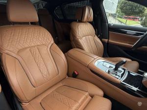Pelēks BMW 740 2022 Viļņa, ar dzinēja tilpumu 3.00 L un nobraukumu 42 tūkst. km par 49800 €, foto 20 vietnē AUTOMOTO.COM.LV