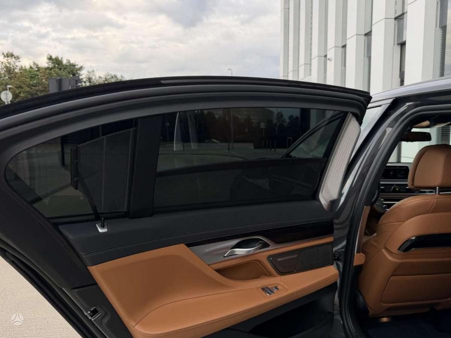 Pelēks BMW 740 2022 Viļņa, ar dzinēja tilpumu 3.00 L un nobraukumu 42 tūkst. km par 49800 €, foto 22 vietnē AUTOMOTO.COM.LV