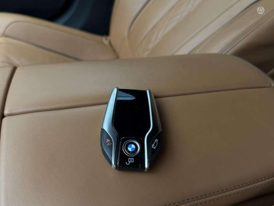 Pelēks BMW 740 2022 Viļņa, ar dzinēja tilpumu 3.00 L un nobraukumu 42 tūkst. km par 49800 €, foto 29 vietnē AUTOMOTO.COM.LV