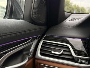 Pelēks BMW 740 2022 Viļņa, ar dzinēja tilpumu 3.00 L un nobraukumu 42 tūkst. km par 49800 €, foto 32 vietnē AUTOMOTO.COM.LV