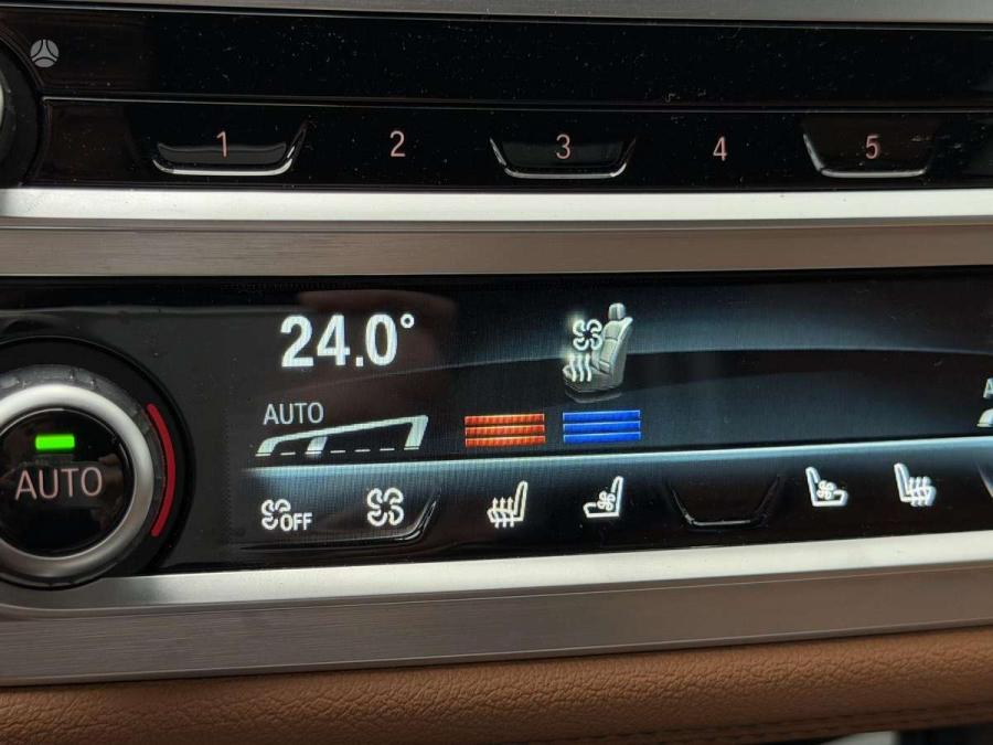 Pelēks BMW 740 2022 Viļņa, ar dzinēja tilpumu 3.00 L un nobraukumu 42 tūkst. km par 49800 €, foto 34 vietnē AUTOMOTO.COM.LV