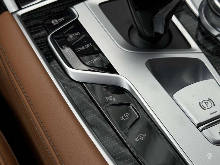 Pelēks BMW 740 2022 Viļņa, ar dzinēja tilpumu 3.00 L un nobraukumu 42 tūkst. km par 49800 €, foto 35 vietnē AUTOMOTO.COM.LV