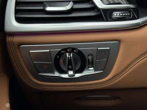 Pelēks BMW 740 2022 Viļņa, ar dzinēja tilpumu 3.00 L un nobraukumu 42 tūkst. km par 49800 €, foto 40 vietnē AUTOMOTO.COM.LV