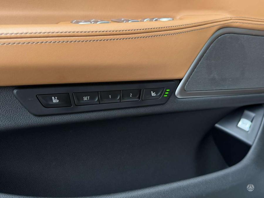 Pelēks BMW 740 2022 Viļņa, ar dzinēja tilpumu 3.00 L un nobraukumu 42 tūkst. km par 49800 €, foto 42 vietnē AUTOMOTO.COM.LV