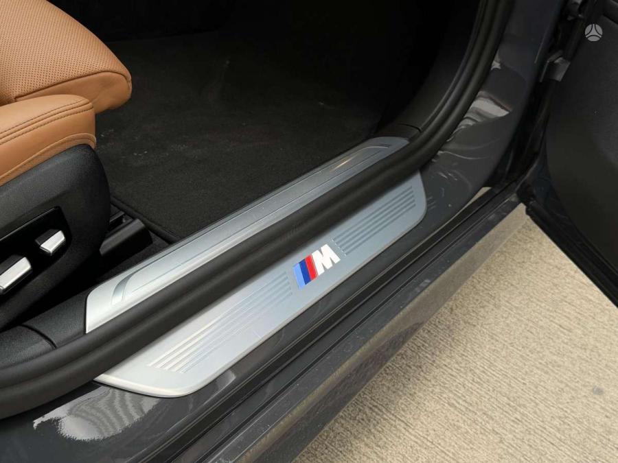 Pelēks BMW 740 2022 Viļņa, ar dzinēja tilpumu 3.00 L un nobraukumu 42 tūkst. km par 49800 €, foto 43 vietnē AUTOMOTO.COM.LV