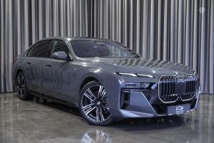 Pelēks BMW 740 2024 Kauņa, ar dzinēja tilpumu 3.00 L un nobraukumu 9 tūkst. km par 88950 €, foto  vietnē AUTOMOTO.COM.LV