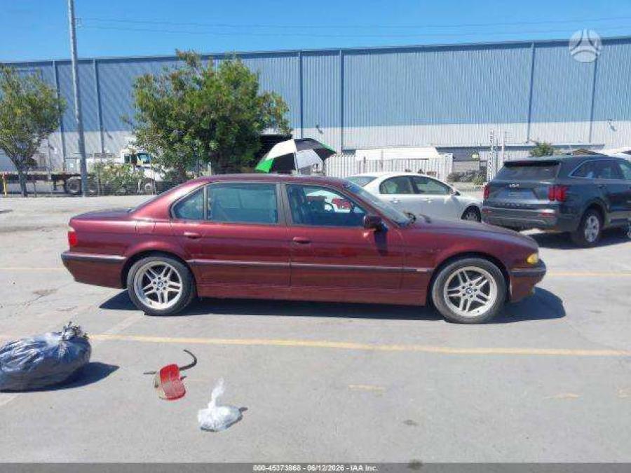 Red BMW 740 2001 in Klaipeda, with an engine capacity of 0.00 L and mileage of 162 thousand km for 2960 €, photo 15 on AUTOMOTO.COM.LV