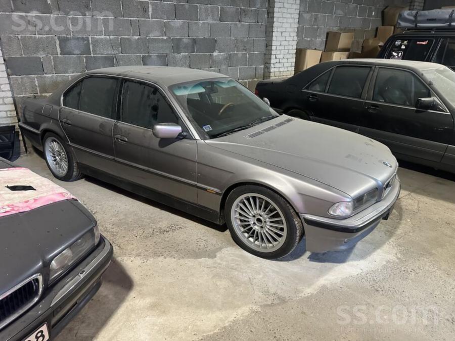 BMW 740 1994 Rīga, ar dzinēja tilpumu 4.00 L un nobraukumu 298 tūkst. km par 6660 €, foto 1 vietnē AUTOMOTO.COM.LV