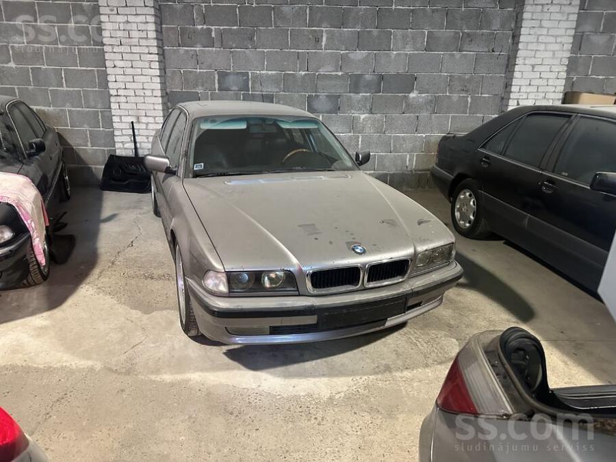 BMW 740 1994 Rīga, ar dzinēja tilpumu 4.00 L un nobraukumu 298 tūkst. km par 6660 €, foto 3 vietnē AUTOMOTO.COM.LV