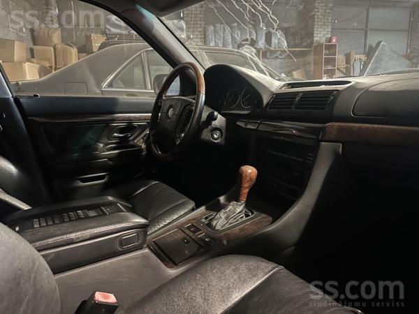 BMW 740 1994 Rīga, ar dzinēja tilpumu 4.00 L un nobraukumu 298 tūkst. km par 6660 €, foto 3 vietnē AUTOMOTO.COM.LV
