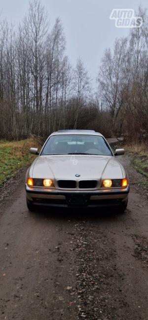BMW 740 1997 Viļņa, ar dzinēja tilpumu 4.40 L un nobraukumu 199 tūkst. km par 5400 €, foto  vietnē AUTOMOTO.COM.LV