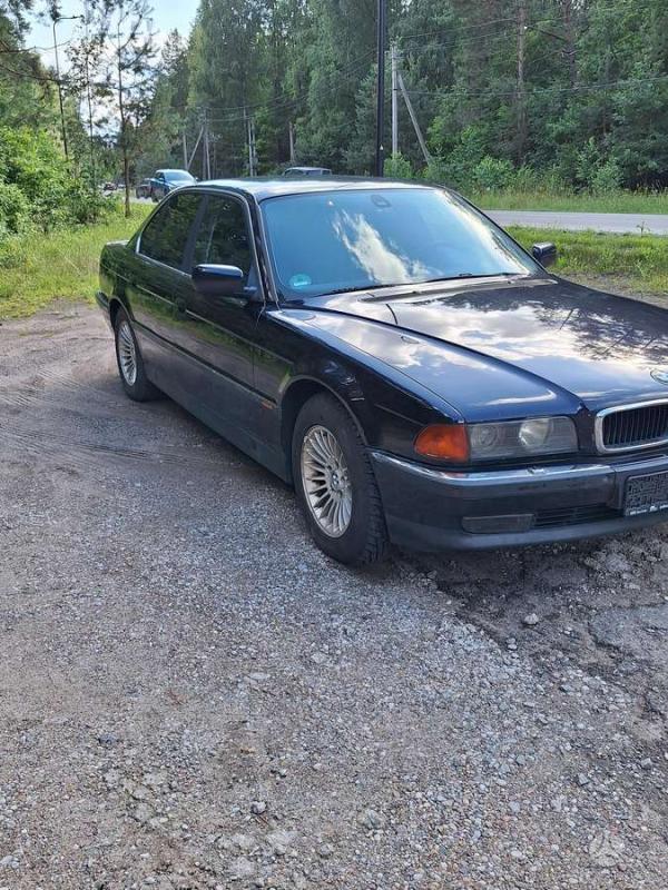 BMW 740 1998 Viļņa, ar dzinēja tilpumu 4.40 L un nobraukumu 331 tūkst. km par 3500 €, foto 2 vietnē AUTOMOTO.COM.LV