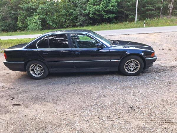BMW 740 1998 Viļņa, ar dzinēja tilpumu 4.40 L un nobraukumu 331 tūkst. km par 3500 €, foto 3 vietnē AUTOMOTO.COM.LV
