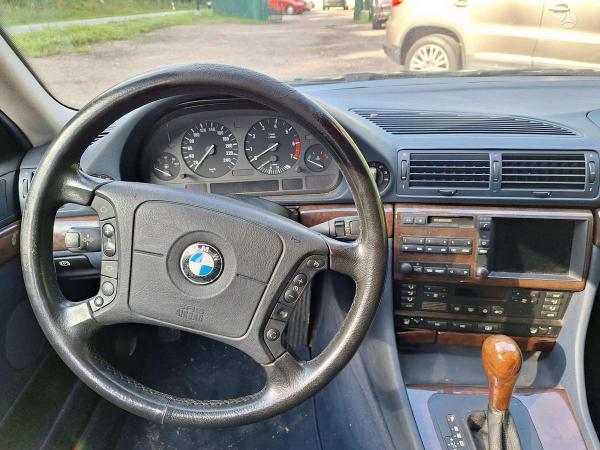 BMW 740 1998 Viļņa, ar dzinēja tilpumu 4.40 L un nobraukumu 331 tūkst. km par 3500 €, foto 6 vietnē AUTOMOTO.COM.LV