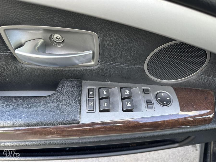 BMW 740 2006 in Klaipeda, with an engine capacity of 4.00 L and mileage of 273 thousand km for 2250 €, photo 13 on AUTOMOTO.COM.LV