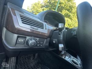 BMW 740 2006 in Klaipeda, with an engine capacity of 4.00 L and mileage of 273 thousand km for 2250 €, photo 25 on AUTOMOTO.COM.LV