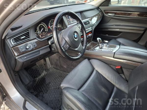 BMW 740 2009 in Liepaja, with an engine capacity of 3.00 L and mileage of 204 thousand km for 8600 €, photo 5 on AUTOMOTO.COM.LV