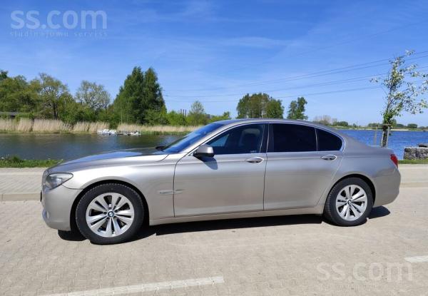 BMW 740 2009 in Liepaja, with an engine capacity of 3.00 L and mileage of 206 thousand km for 6500 €, photo 4 on AUTOMOTO.COM.LV
