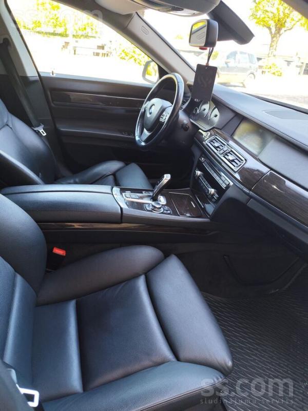 BMW 740 2009 in Liepaja, with an engine capacity of 3.00 L and mileage of 206 thousand km for 6500 €, photo 5 on AUTOMOTO.COM.LV