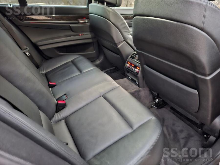 BMW 740 2009 in Liepaja, with an engine capacity of 3.00 L and mileage of 206 thousand km for 6500 €, photo 7 on AUTOMOTO.COM.LV