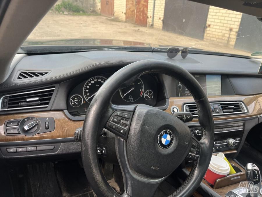 BMW 740 2009 Kauņa, ar dzinēja tilpumu 3.00 L un nobraukumu 500 tūkst. km par 6200 €, foto 6 vietnē AUTOMOTO.COM.LV