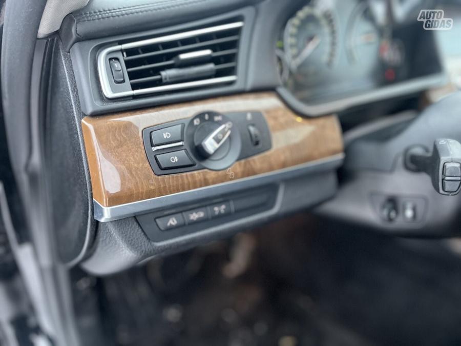 BMW 740 2009 Kauņa, ar dzinēja tilpumu 3.00 L un nobraukumu 500 tūkst. km par 6200 €, foto 14 vietnē AUTOMOTO.COM.LV