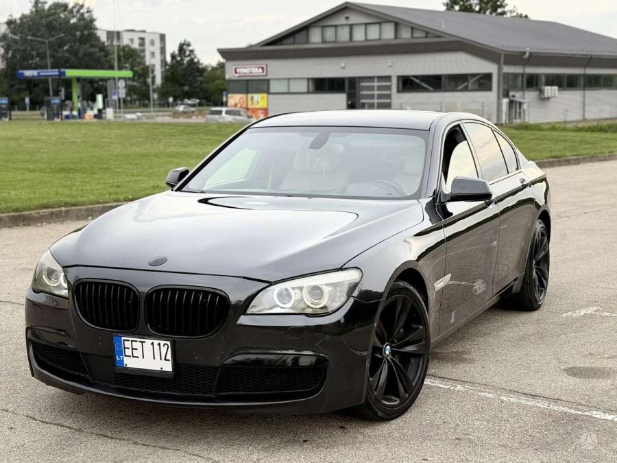 BMW 740 2009 in Radviliskis, with an engine capacity of 3.00 L and mileage of 262 thousand km for 6900 €, photo 4 on AUTOMOTO.COM.LV