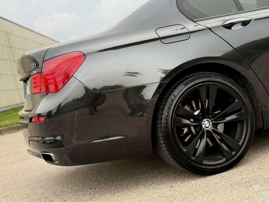 BMW 740 2009 in Radviliskis, with an engine capacity of 3.00 L and mileage of 262 thousand km for 6900 €, photo 10 on AUTOMOTO.COM.LV