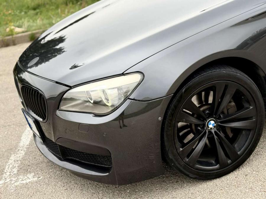 BMW 740 2009 in Radviliskis, with an engine capacity of 3.00 L and mileage of 262 thousand km for 6900 €, photo 15 on AUTOMOTO.COM.LV
