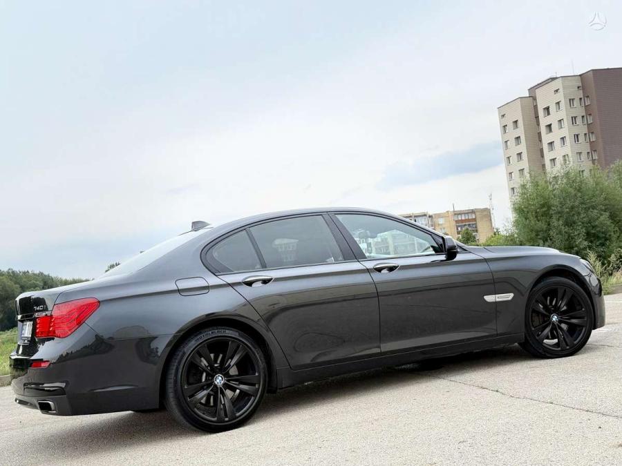 BMW 740 2009 in Radviliskis, with an engine capacity of 3.00 L and mileage of 262 thousand km for 6900 €, photo 17 on AUTOMOTO.COM.LV